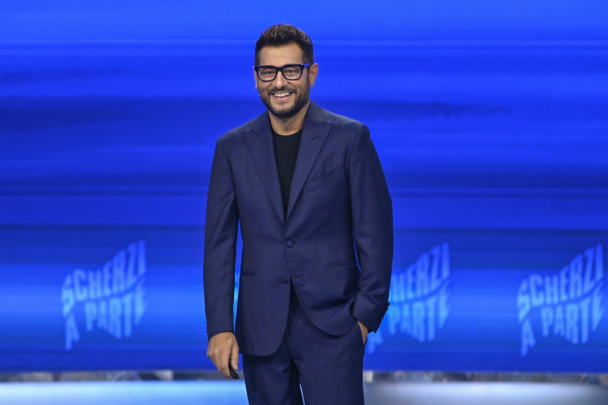 Torna Scherzi A Parte Su Canale 5 Condotto Da Enrico Papi Dttiit